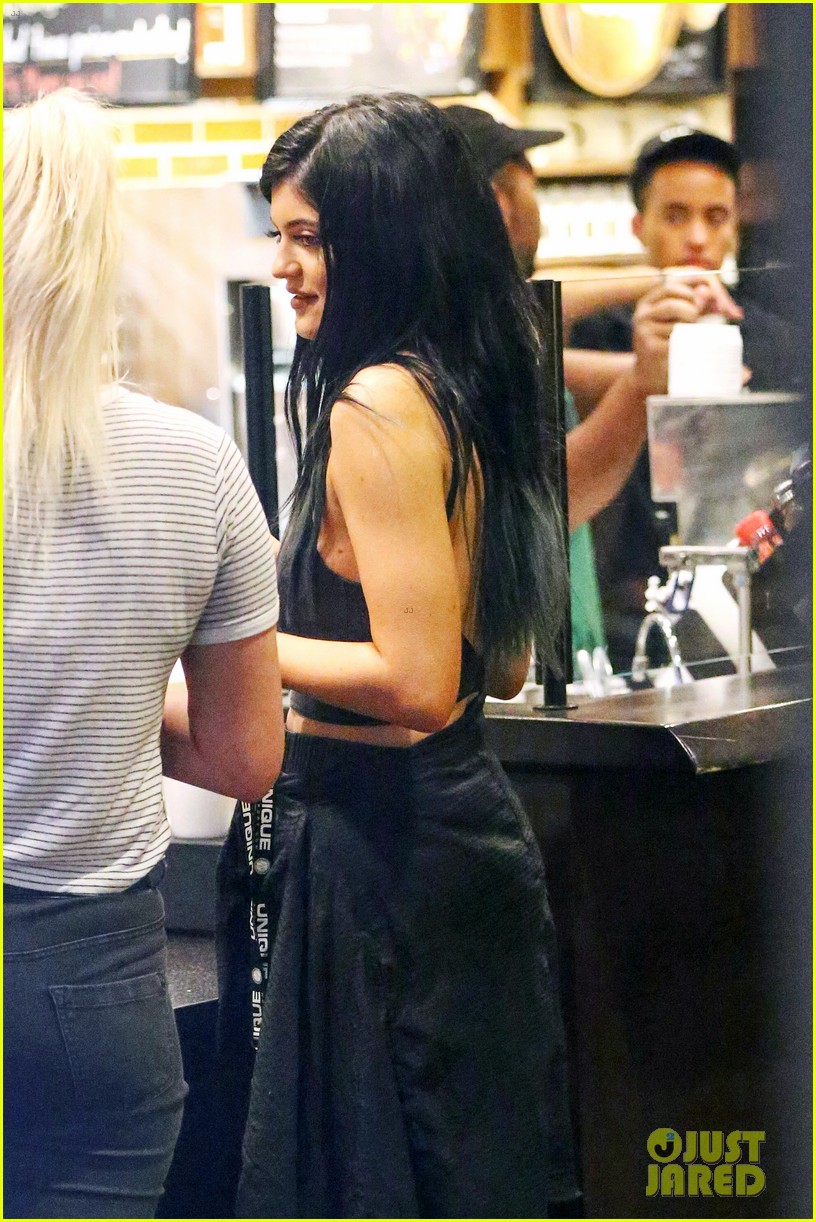 Kendall Jenner Still Looks Modelesque in Casual Clothes: Photo 3214168 ...