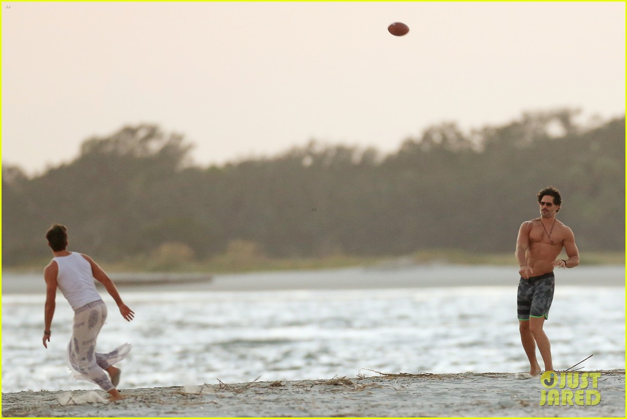 Joe Manganiello & Matt Bomer Show Off Buff Bods in 'Magic Mike XXL' Beach Football Scenes: Photo ...