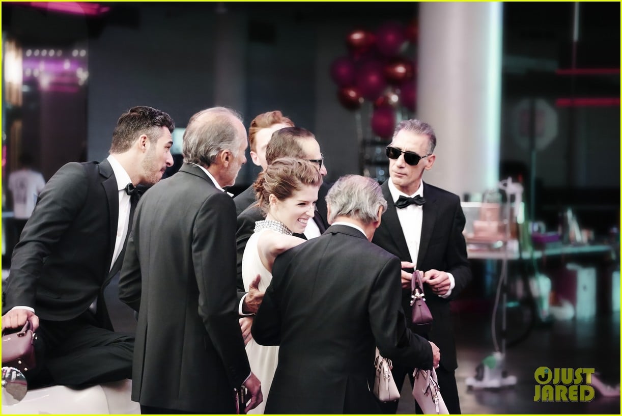 Anna Kendrick: Go Behind-The-Scenes Of Her 'kate spade new york ...