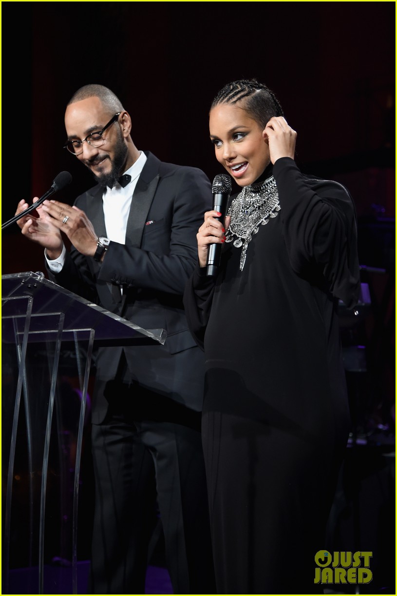 Alicia Keys Puts Her Baby Bump on Display During Angel Ball Performance ...
