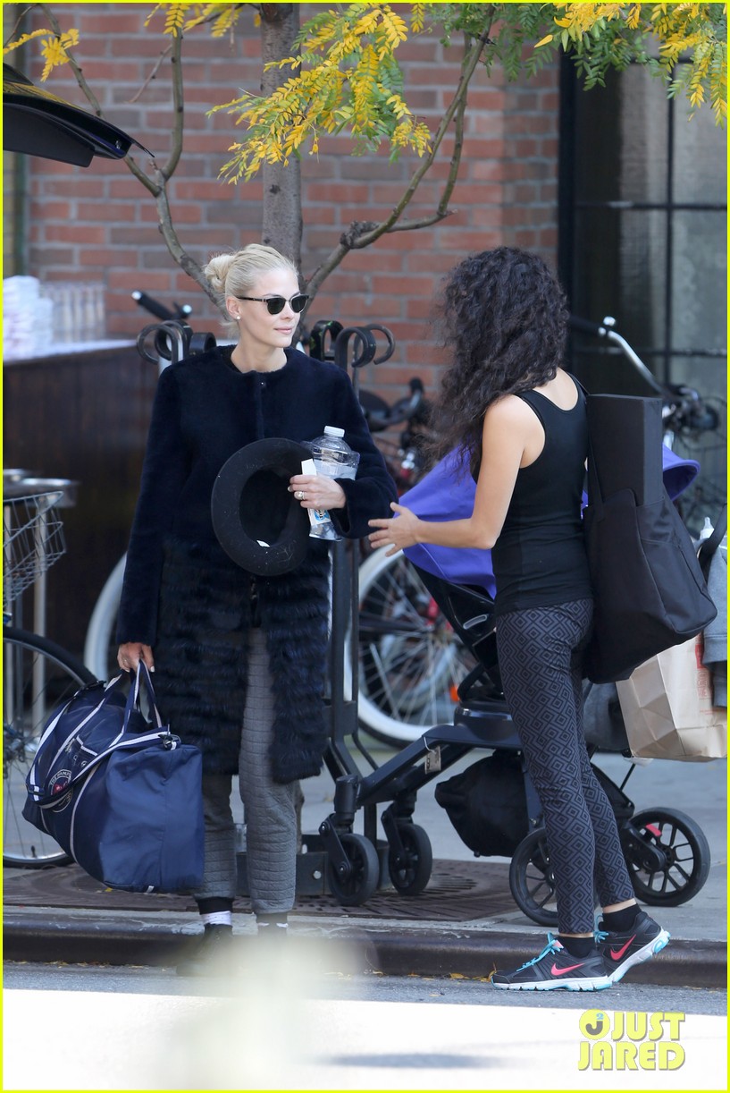 Jaime King Cried the First Time She Heard Taylor Swift's New Music ...