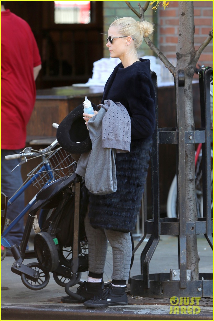 Jaime King Cried the First Time She Heard Taylor Swift's New Music ...