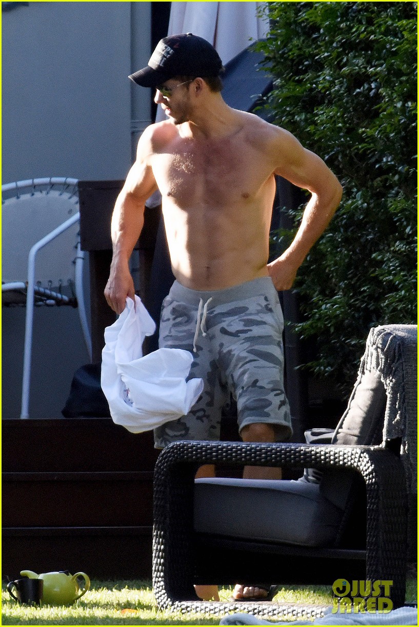 Ryan Kwanten Shows Off Amazing Shirtless Body in Australia: Photo ...