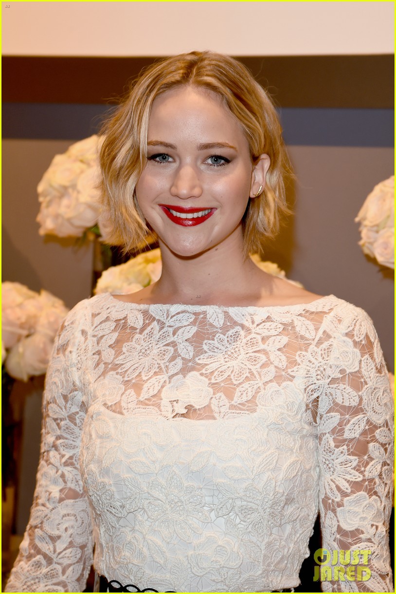 Jennifer Lawrence Rocks Oscar de la Renta Dress at Elle Women in ...