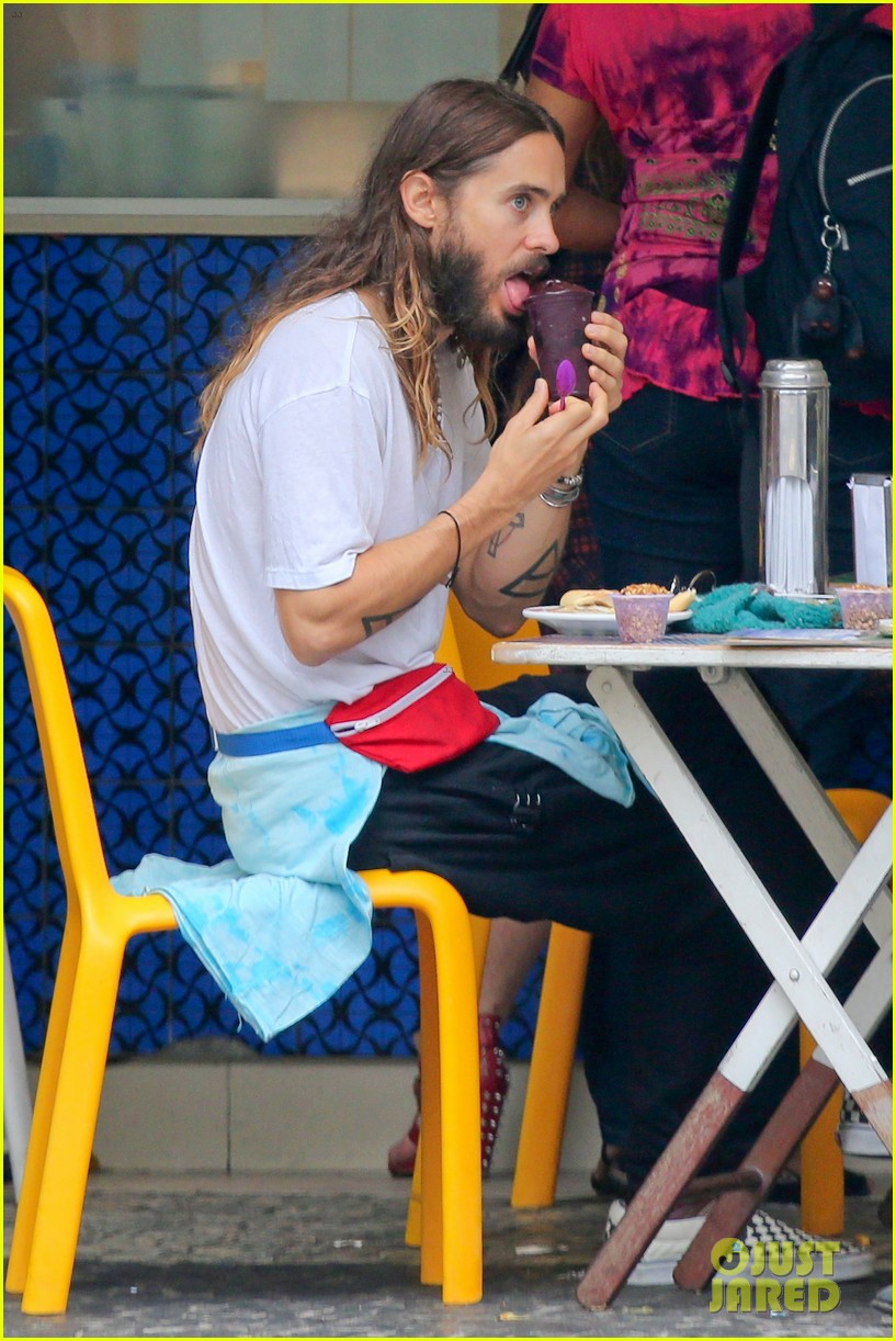 Jared Leto Makes It Cool to Wear Fanny Pack: Photo 3223367 | Jared Leto ...