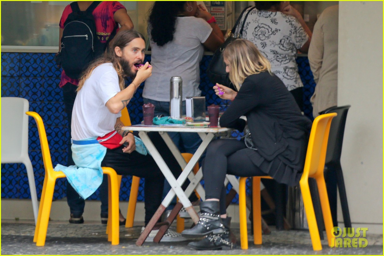 Jared Leto Makes It Cool to Wear Fanny Pack: Photo 3223375 | Jared Leto ...