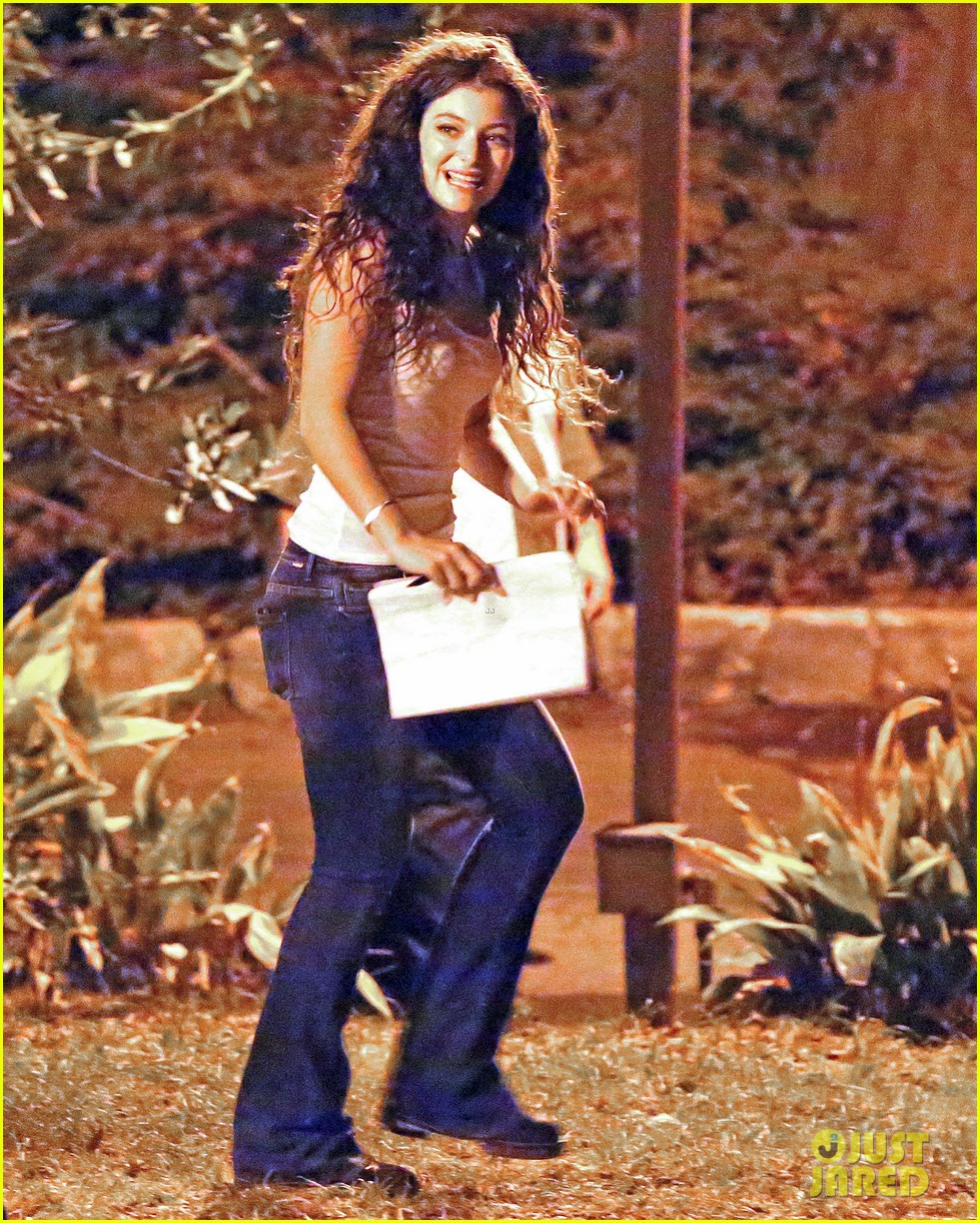 Lorde's 'Yellow Flicker Beat' Makes Grand Entrance On Billboard ...