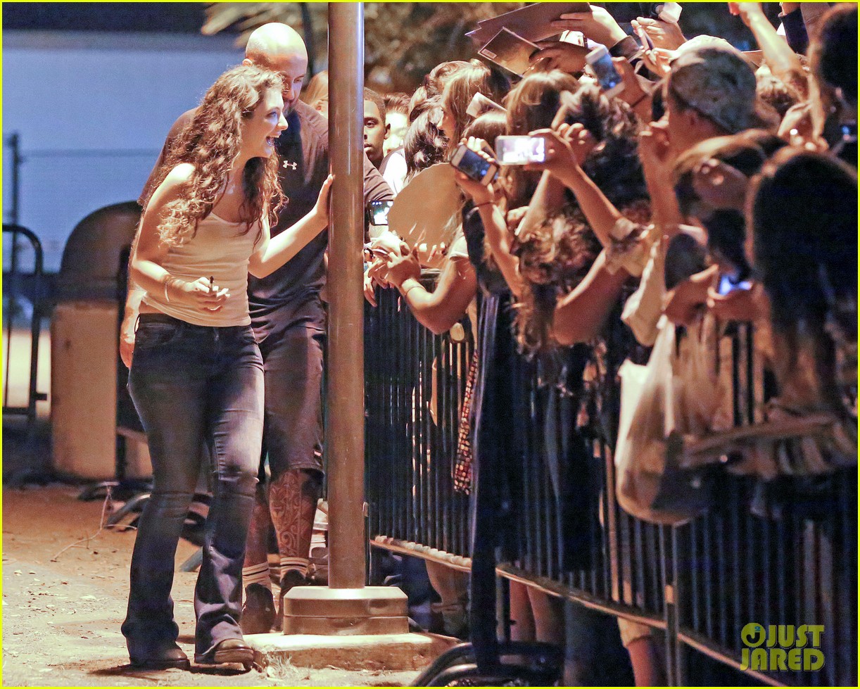 Lorde's 'Yellow Flicker Beat' Makes Grand Entrance On Billboard ...