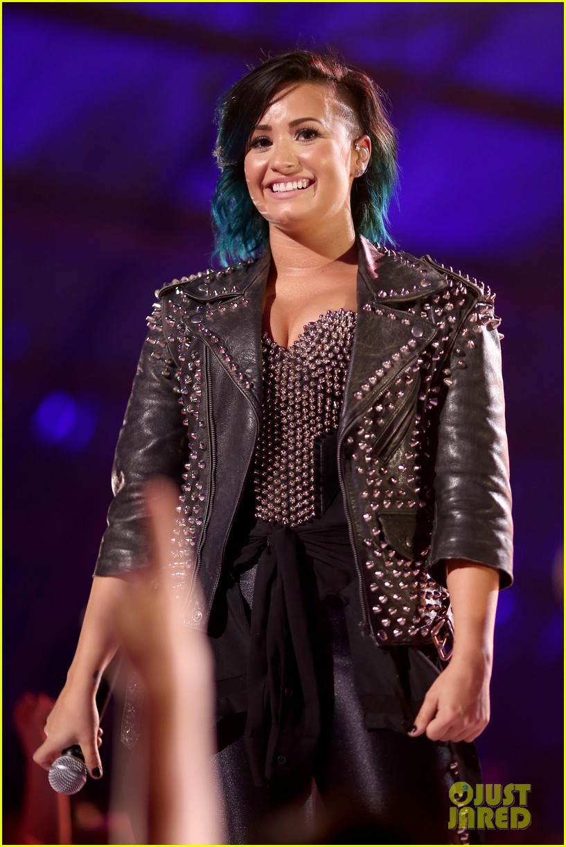 Demi Lovato Gets Support from Boyfriend Wilmer Valderrama at Vevo ...