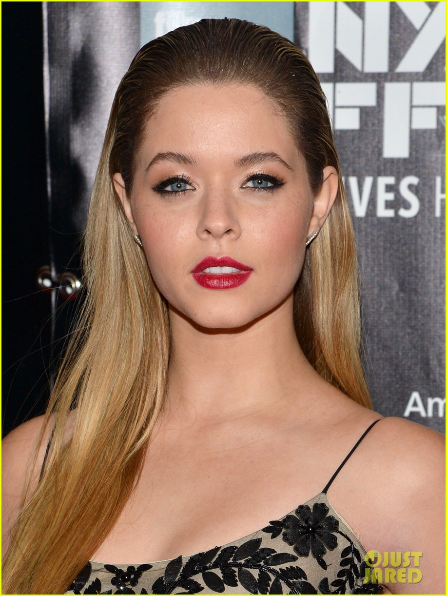 Jena Malone & Sasha Pieterse Heat Up the Red Carpet for 'Inherent Vice ...