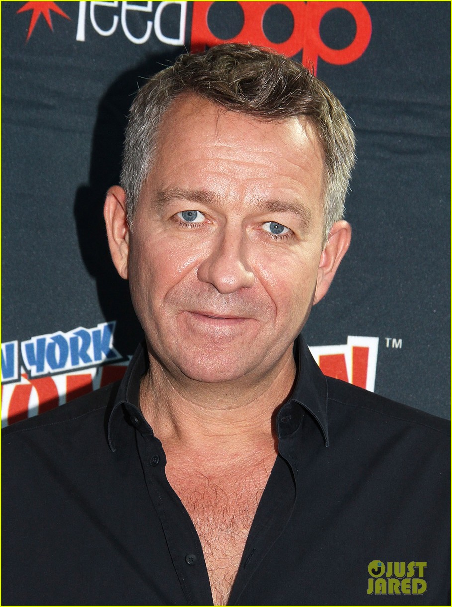 Ben McKenzie Meets Up with Paul Wesley & Tom Hanks at New York Comic ...