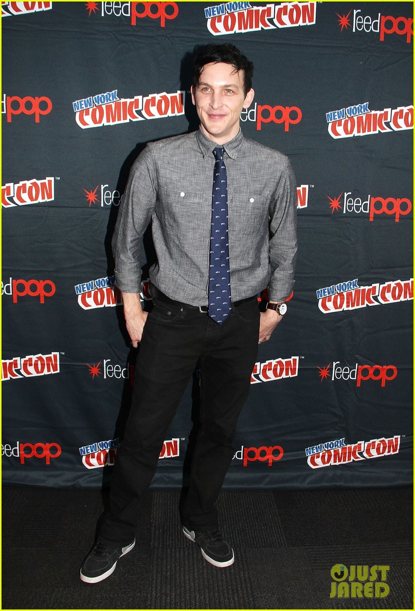 Ben McKenzie Meets Up with Paul Wesley & Tom Hanks at New York Comic ...