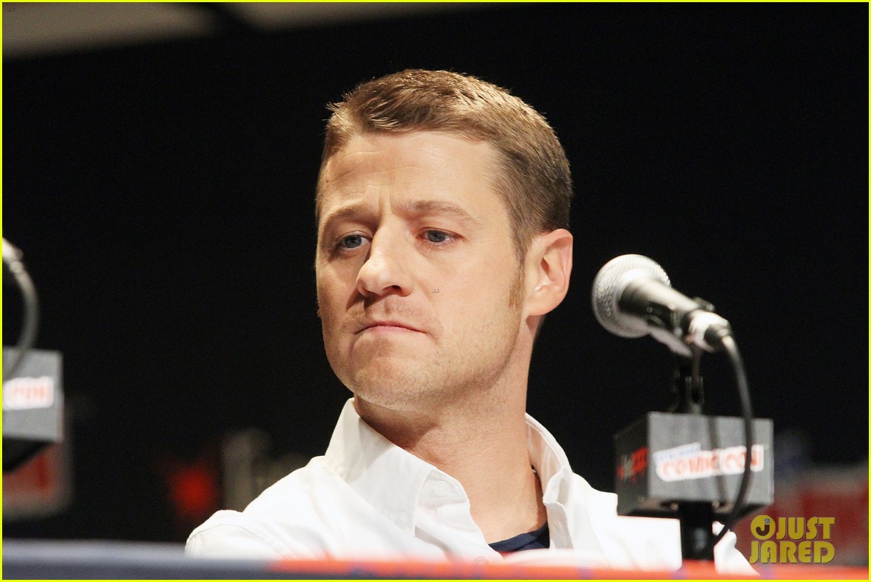 Ben McKenzie Meets Up with Paul Wesley & Tom Hanks at New York Comic ...