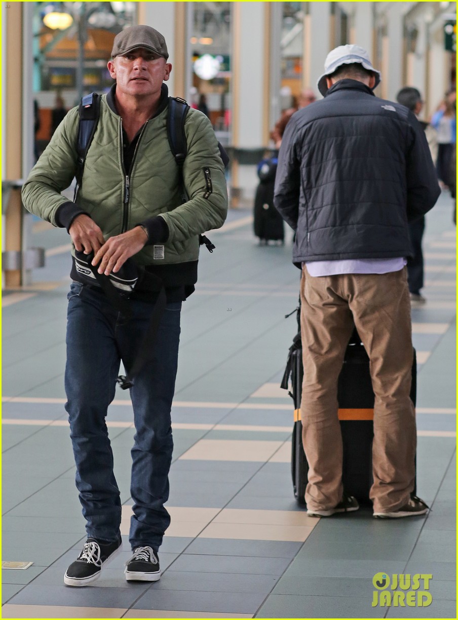 Wentworth Miller & Dominic Purcell Leave Vancouver in a 'Flash': Photo ...