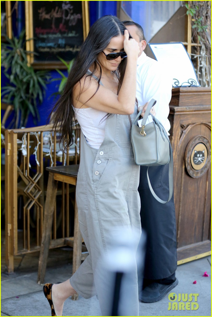 Demi Moore Enjoys a Weekend Lunch with Daughter Tallulah: Photo 3212192 ...