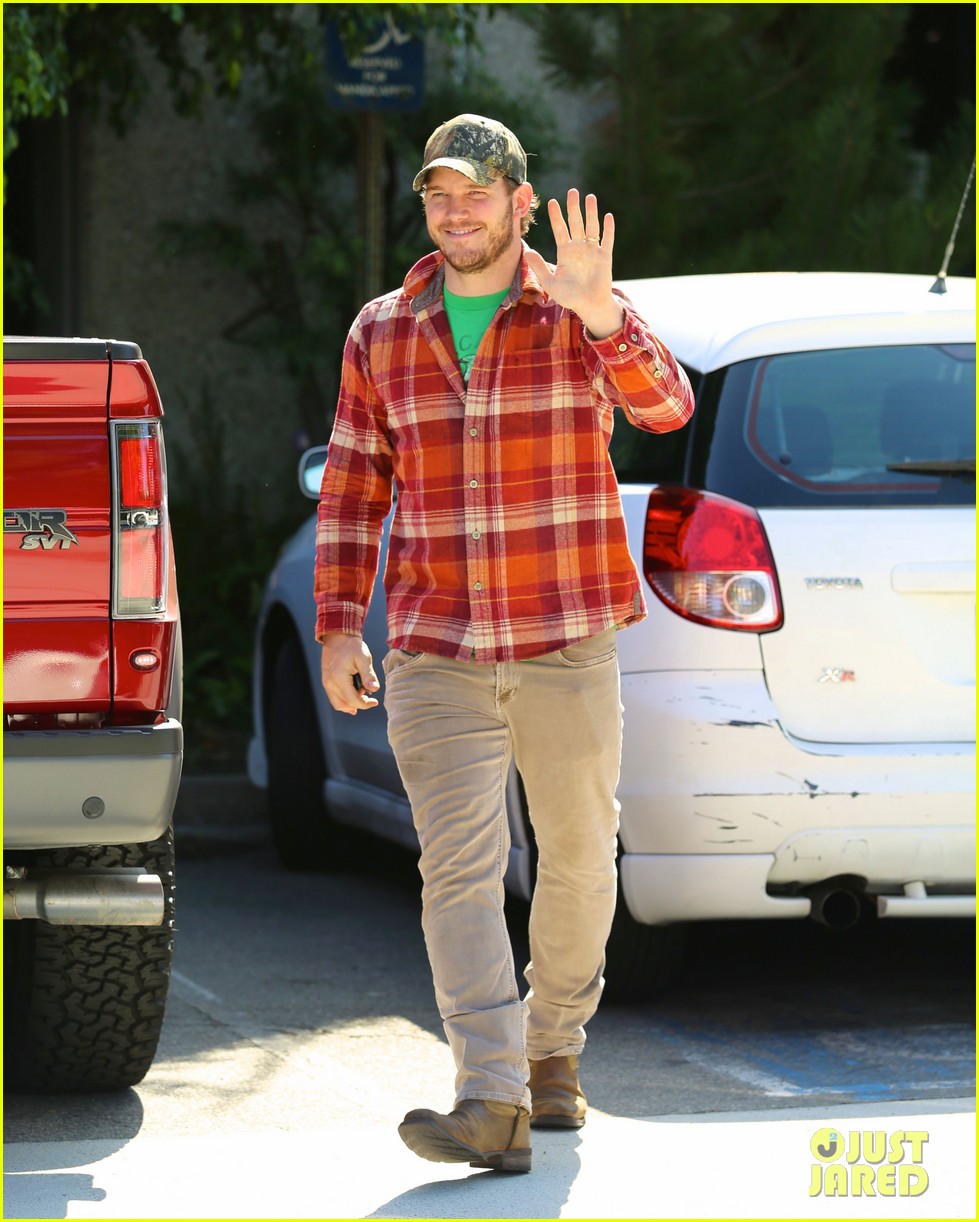 Chris Pratt Practices His Archery Skills - See the Action Shots!: Photo ...