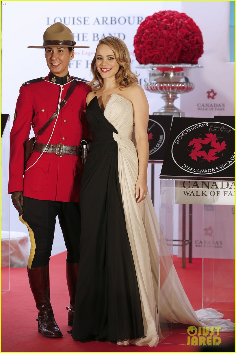 Ryan Reynolds & Rachel McAdams Get Inducted Into Canada's Walk of Fame ...