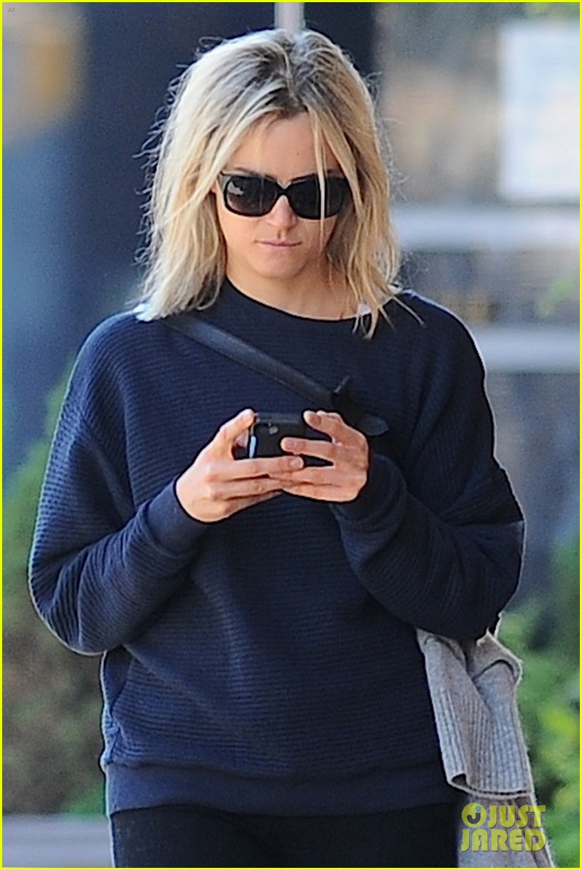 Taylor Schilling Lets Her Hair Blow in the Wind in NYC: Photo 3214269 ...