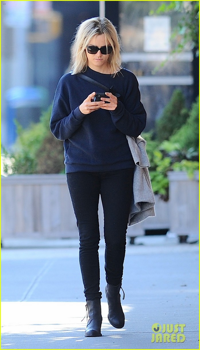 Taylor Schilling Lets Her Hair Blow in the Wind in NYC: Photo 3214273 ...