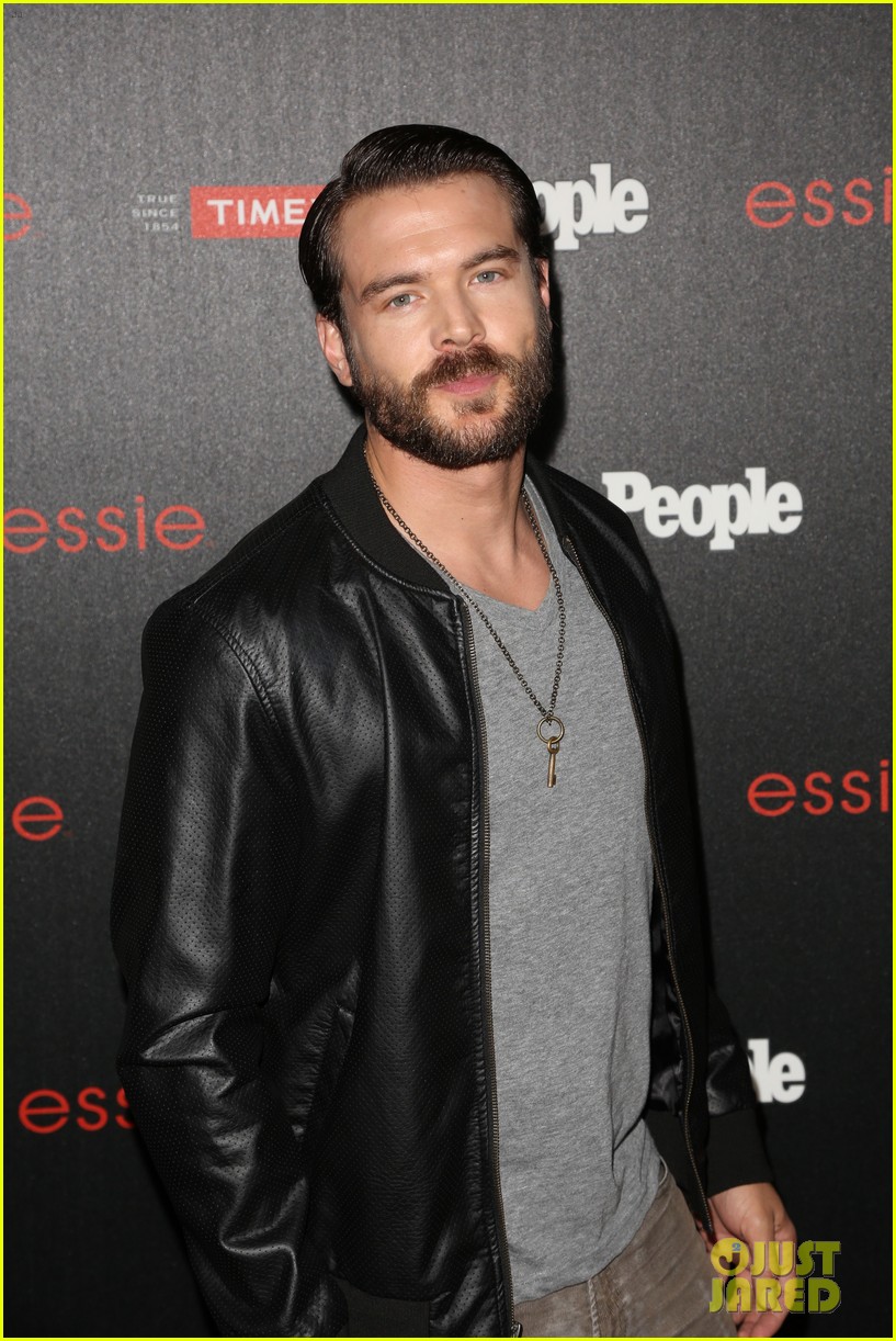 Kiernan Shipka & Cameron Monaghan Get Dressed Up for 'People's Ones To ...