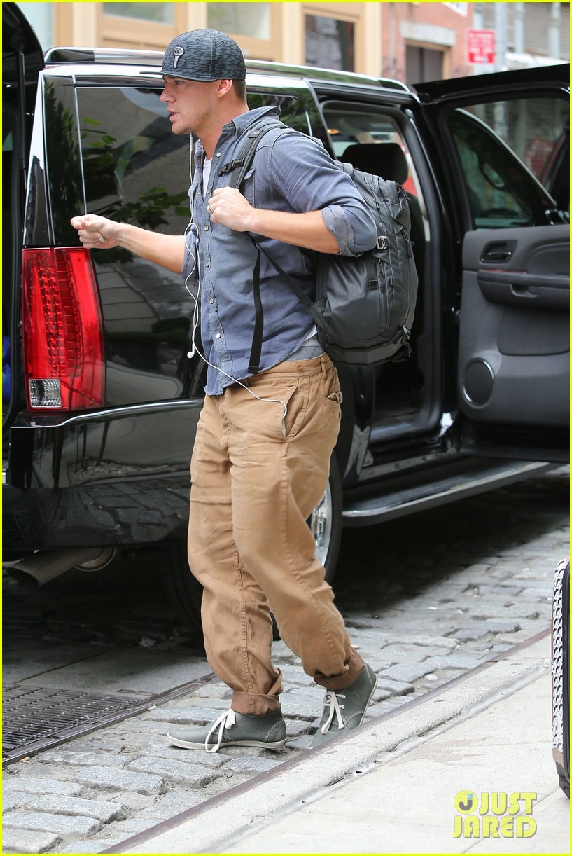 Channing Tatum Keeps His Clothes On for 'Magic Mike' Break: Photo ...