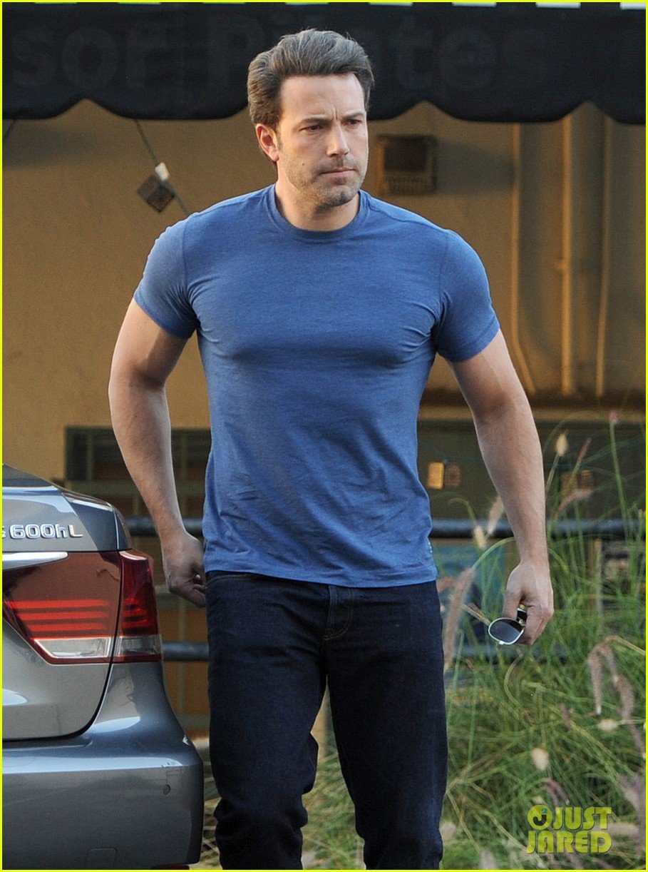 Ben Affleck's Batman Body is Buff Beyond Belief!: Photo 3237469 | Ben ...
