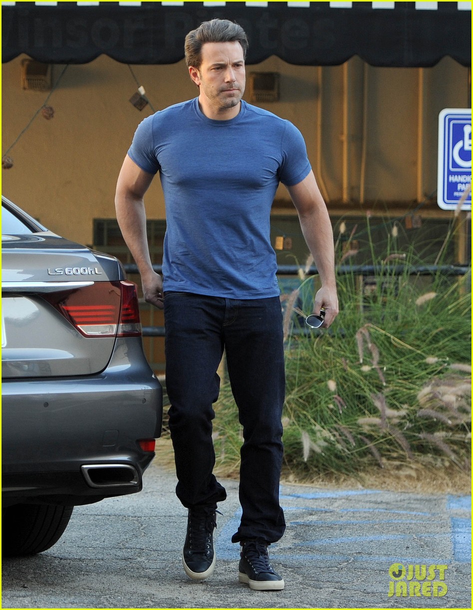 Ben Affleck's Batman Body is Buff Beyond Belief!: Photo 3237473 | Ben ...