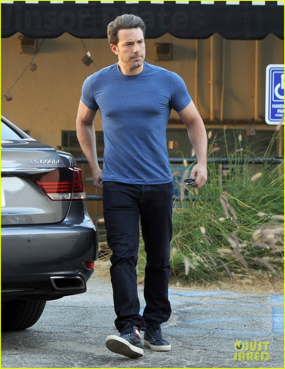 Ben Affleck's Batman Body is Buff Beyond Belief!: Photo 3237475 | Ben ...