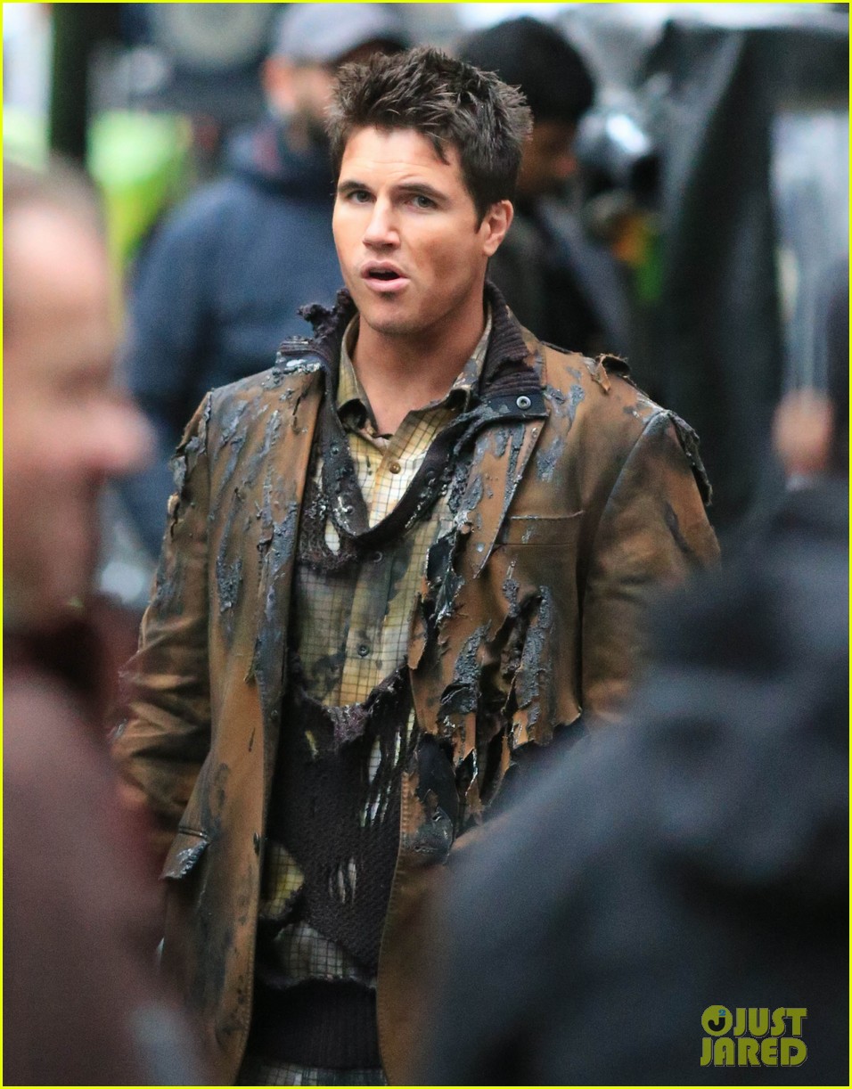 Robbie Amell Hits 'The Flash' Set As Firestorm - See the Pics!: Photo ...