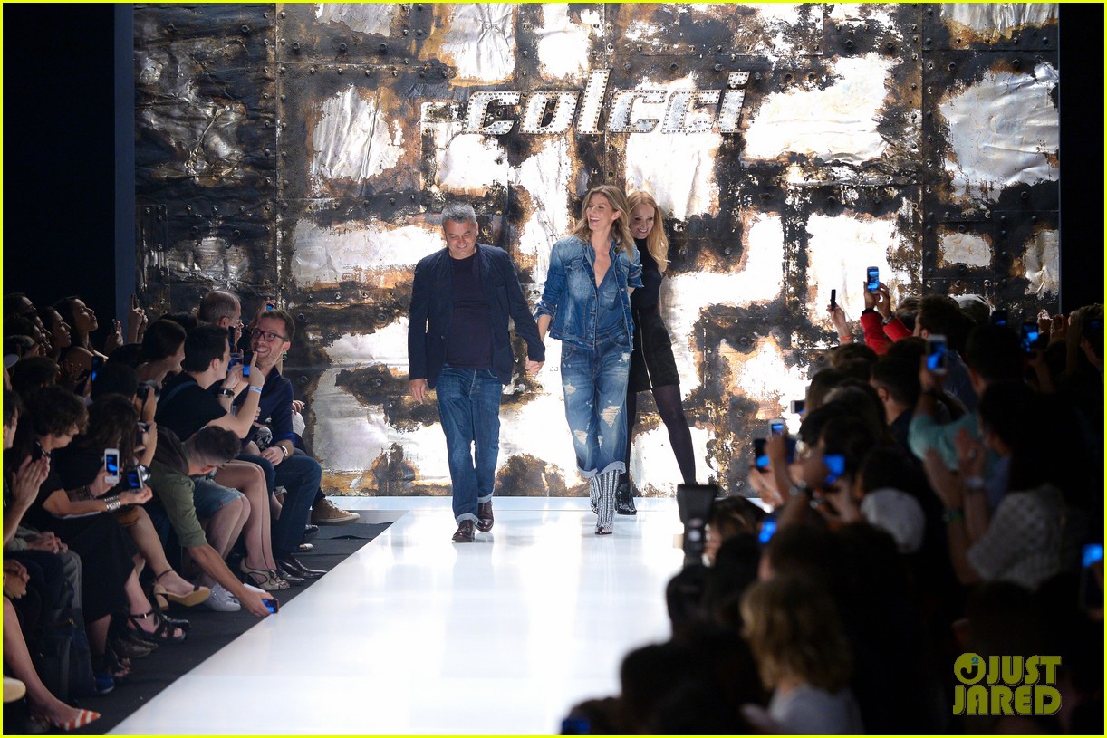 Gisele Bundchen Struts Her Stuff at Colcci Fashion Show: Photo 3234939 ...