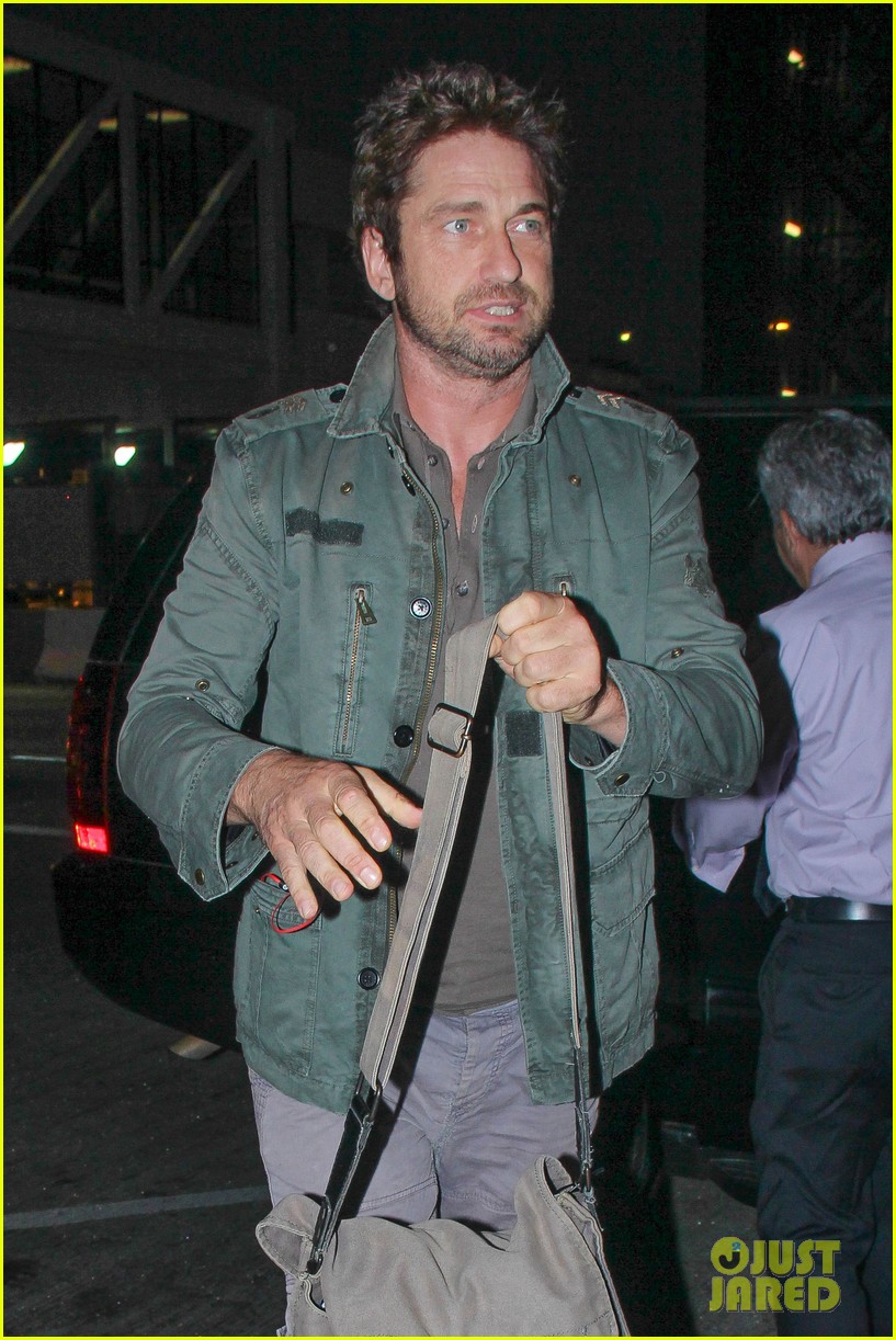 Gerard Butler Catches a Flight with a Brunette Companion: Photo 3238747 ...