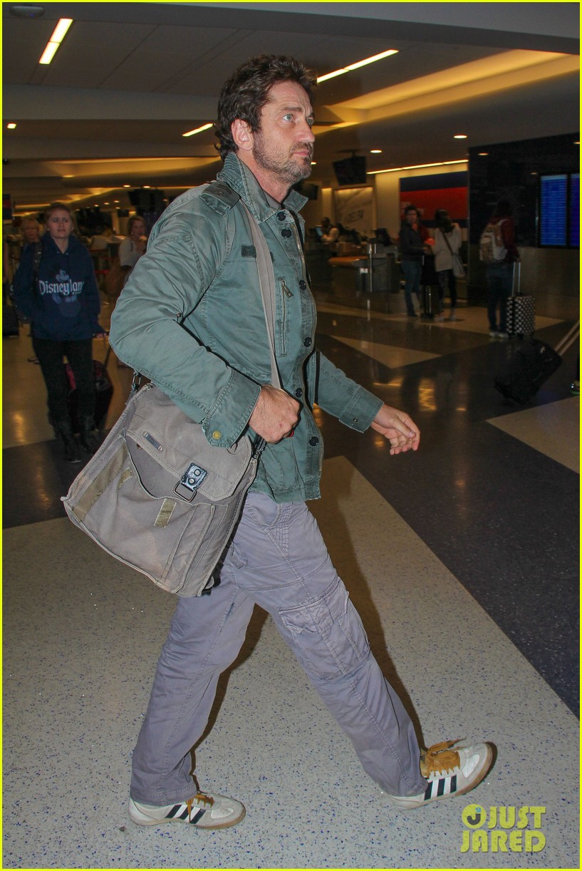 Gerard Butler Catches a Flight with a Brunette Companion: Photo 3238748 ...