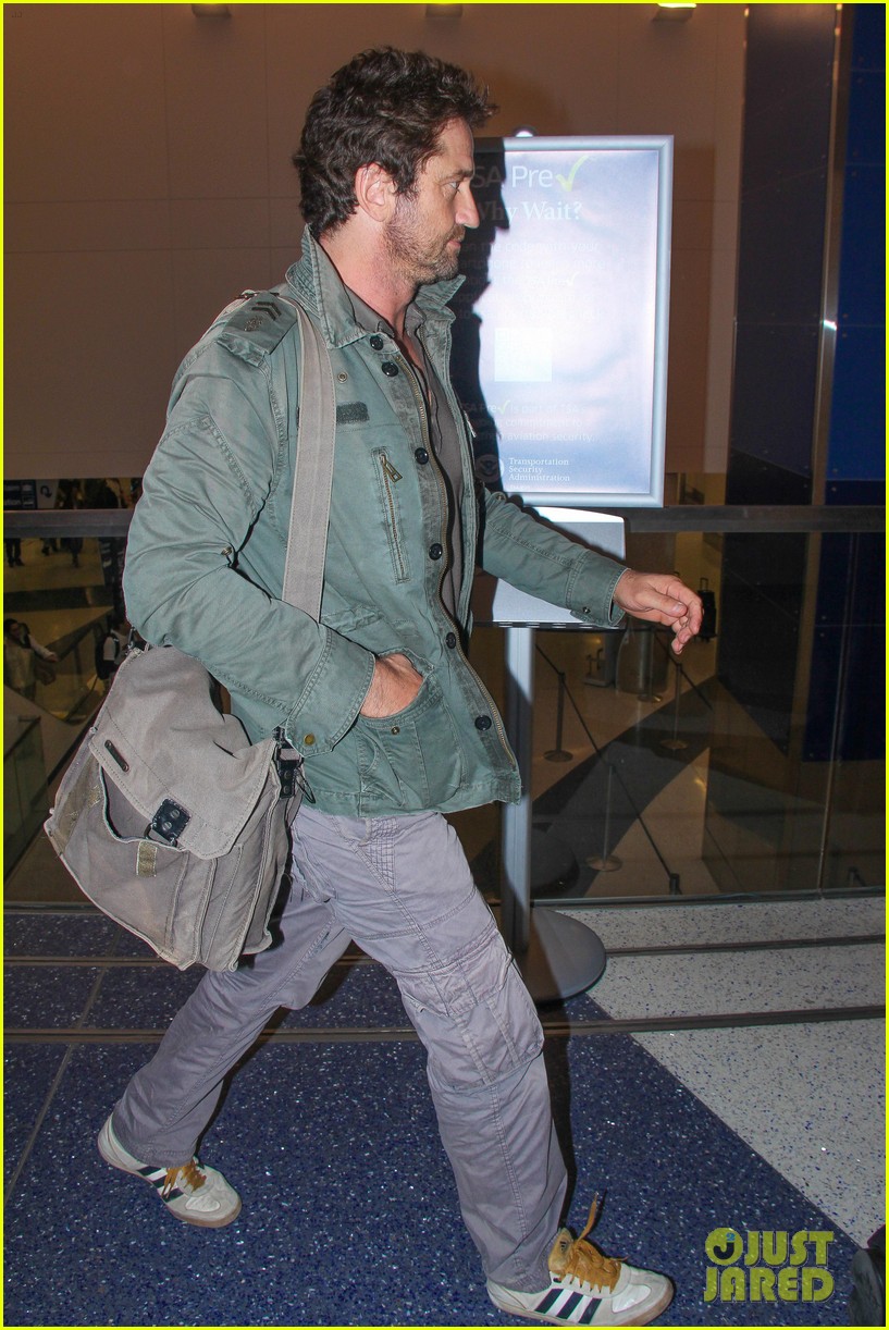 Gerard Butler Catches a Flight with a Brunette Companion: Photo 3238751 ...