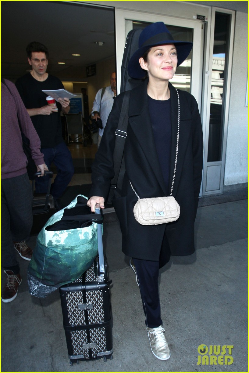 Marion Cotillard Carries Guitar on Her Back at LAX Airport: Photo ...