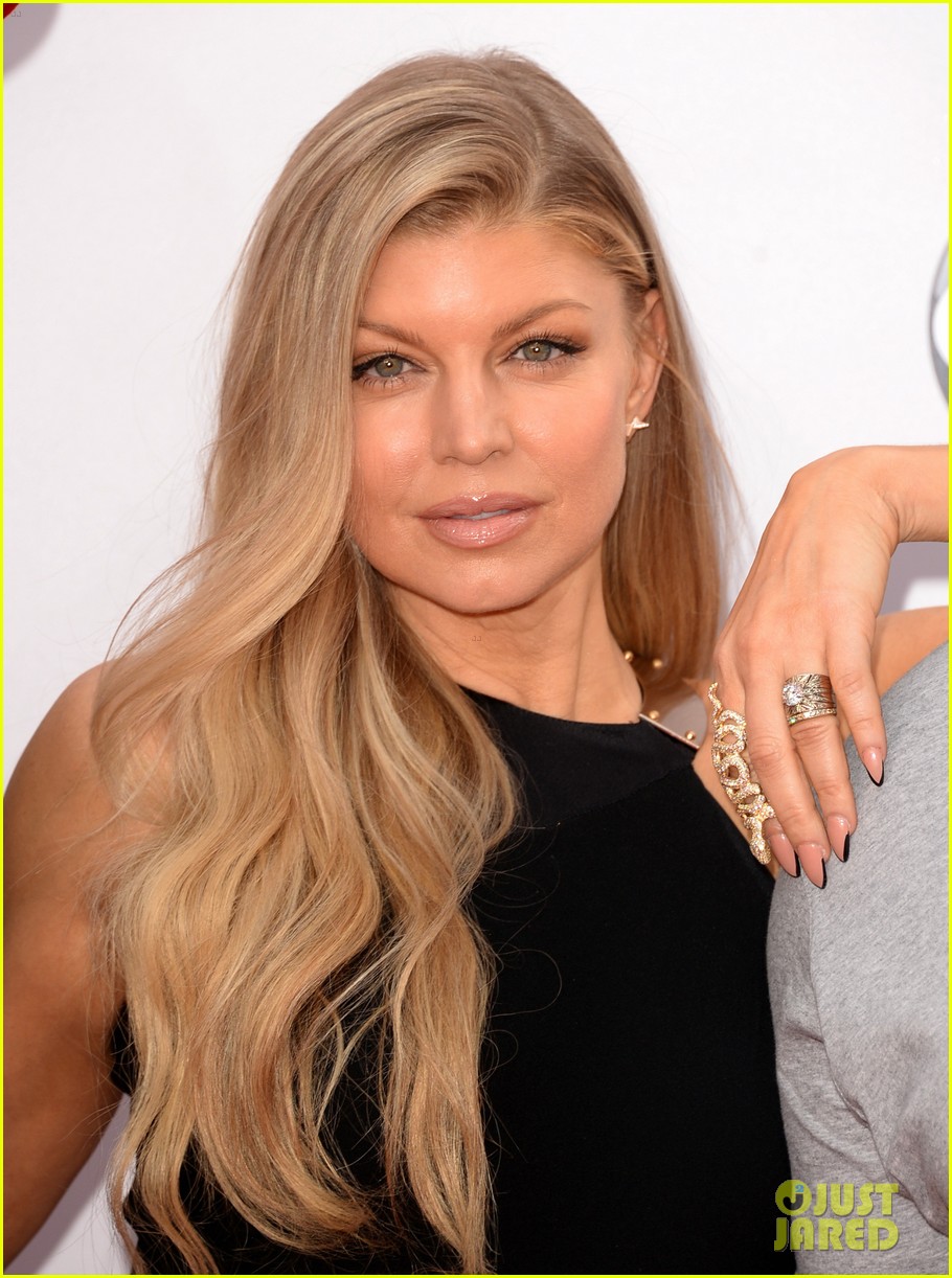 Fergie Shows a Ton of Leg at American Music Awards 2014!: Photo 3248510 ...