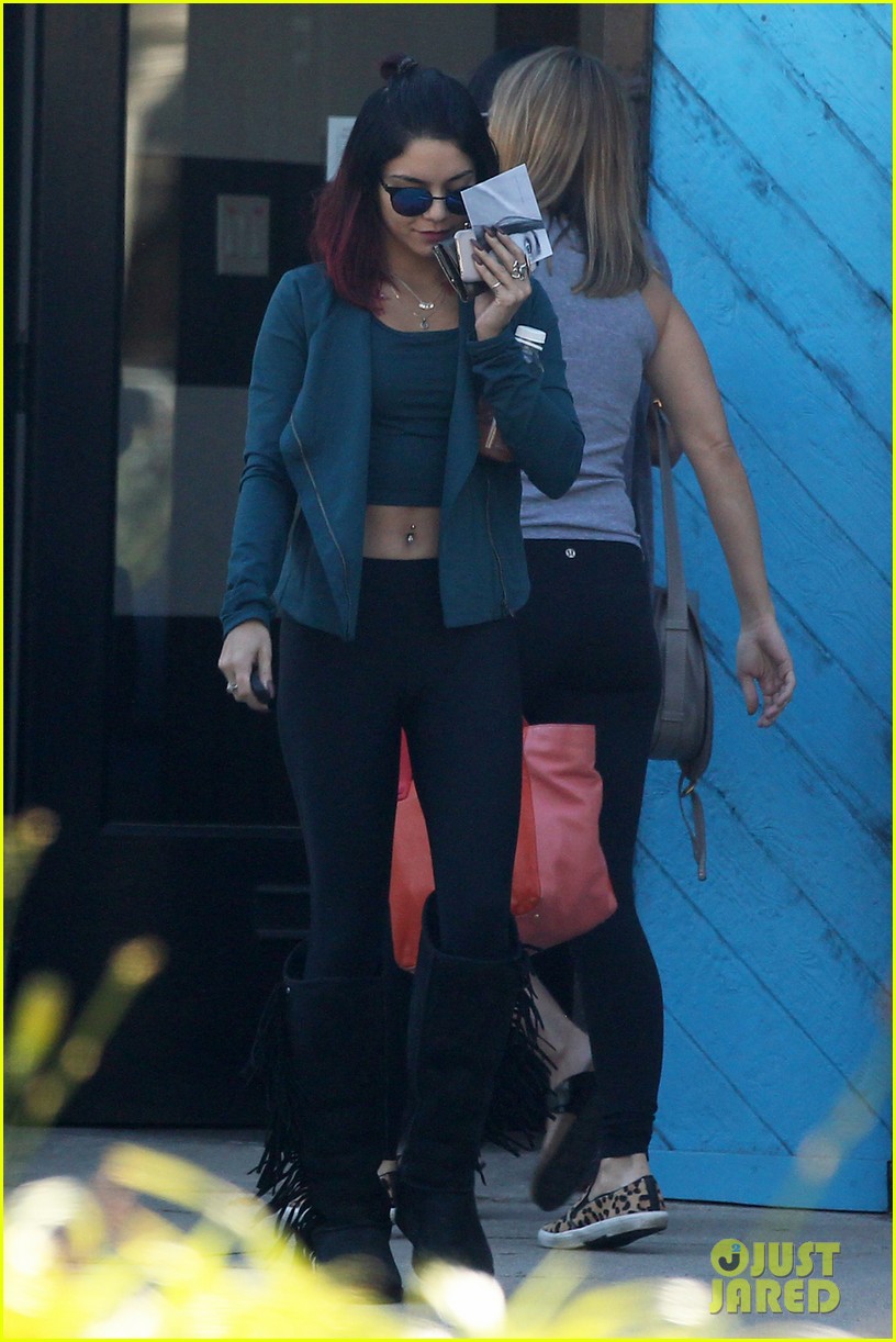 Vanessa Hudgens Shows Off New Black Hair & Bangs!: Photo 3246630 ...