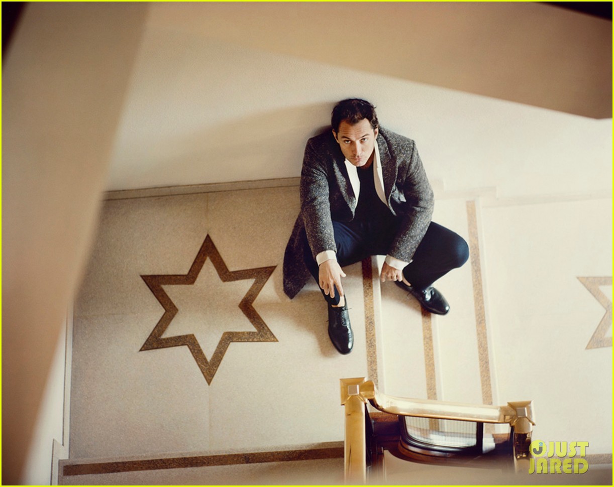 Jude Law Doesn't Care What People Write About Him in Tabloids: Photo ...