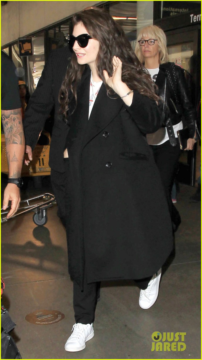 Lorde & Sam Smith Arrive at LAX Ahead of AMAs 2014: Photo 3247968 ...