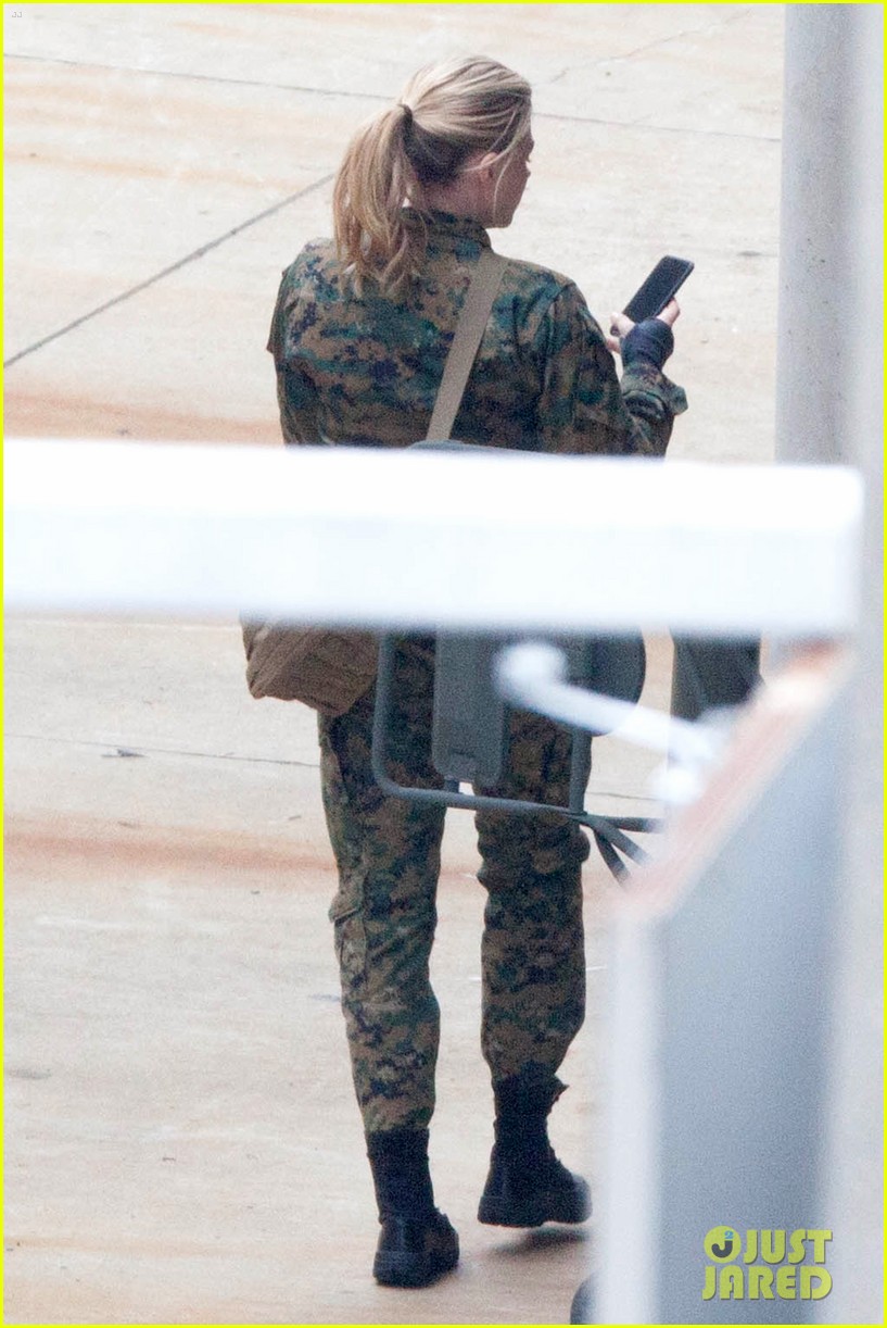 Chloe Moretz Is Surrounded by Blue on 'Fifth Wave' Set!: Photo 3249979 ...