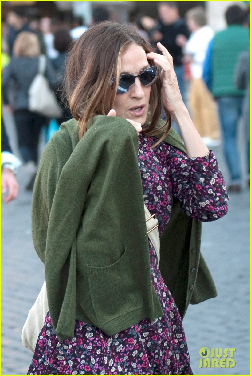 Sarah Jessica Parker Brings 'Hocus Pocus' with Her to Rome: Photo ...