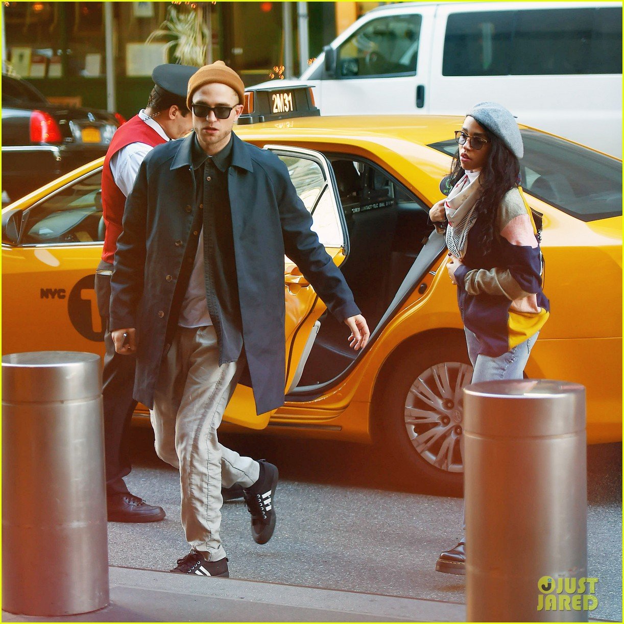 Robert Pattinson & FKA twigs Are a Beanie & Sunglasses Pair in NYC ...