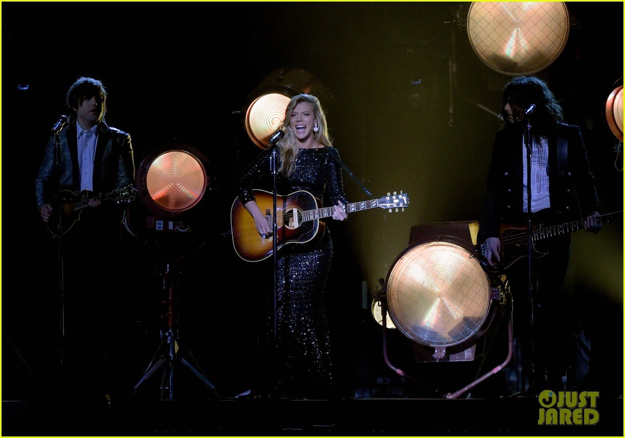 The Band Perry Performs Their Newest Single 'Gentle On My Mind' at CMA ...