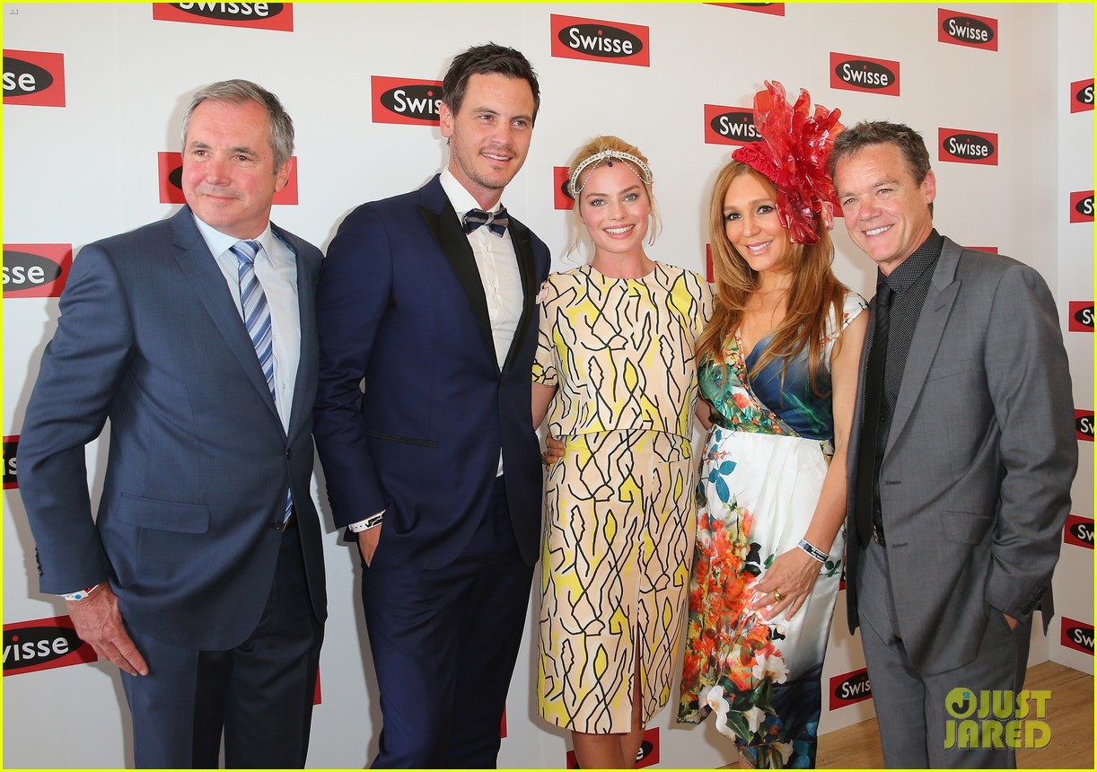 Margot Robbie Has 'Neighbours' Reunion on Stakes Day in Australia ...