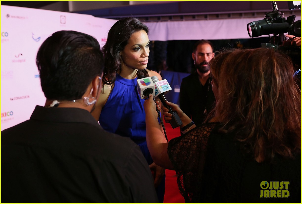Rosario Dawson Helps Honor 'Captive' Director Atom Egoyan at Los Cabos ...