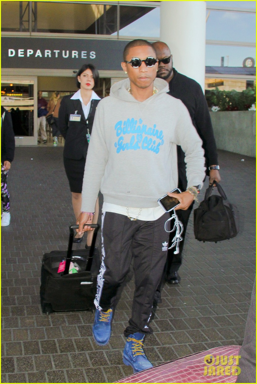 Gwen Stefani & Pharrell Williams Give 'Spark The Fire' Music Video ...