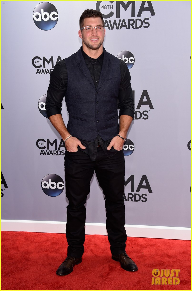 Tim Tebow Looks So Cute in Glasses at the CMA Awards 2014: Photo ...