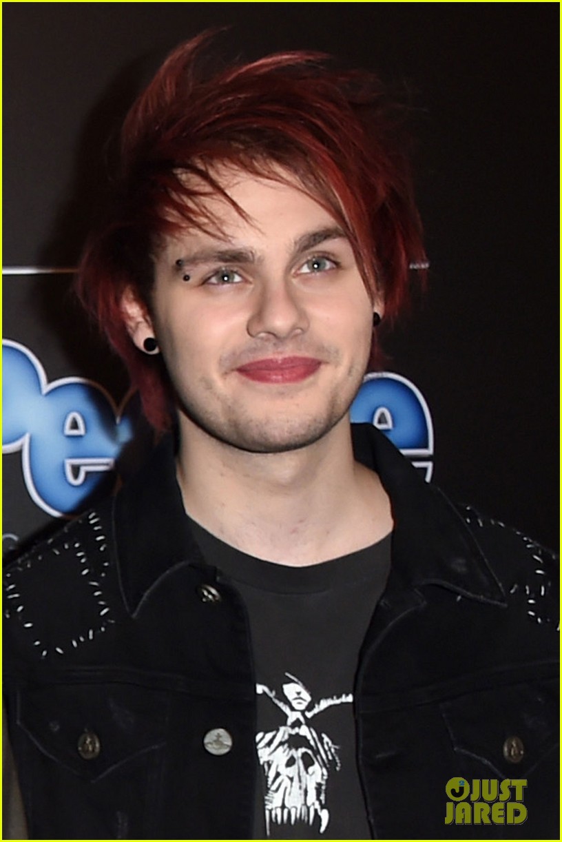 5 Seconds of Summer Gets Ready to Perform at the First Ever People ...