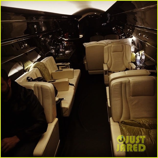 Justin Bieber Got a Brand New Private Jet for Christmas: Photo 3268396 ...