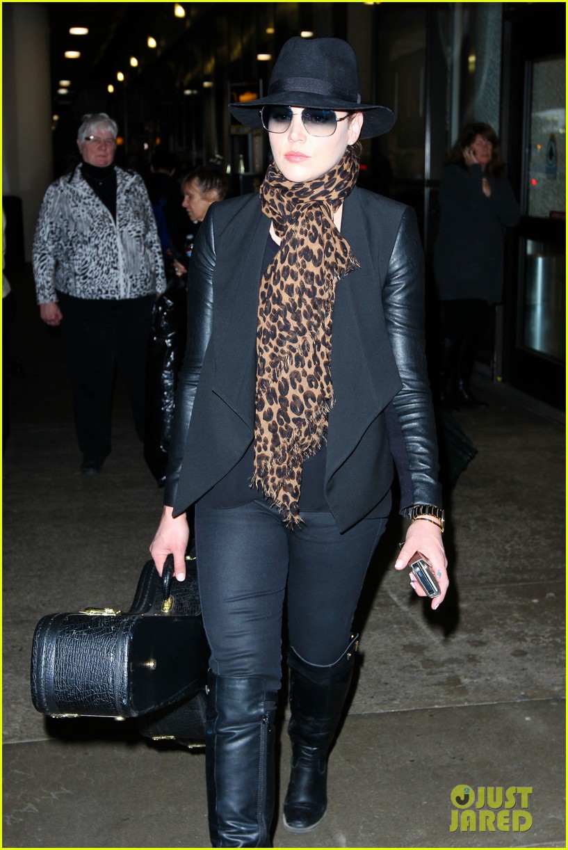 Abbie Cornish Wants Us To See Her As Rapper Dusk When She Isn't Acting ...