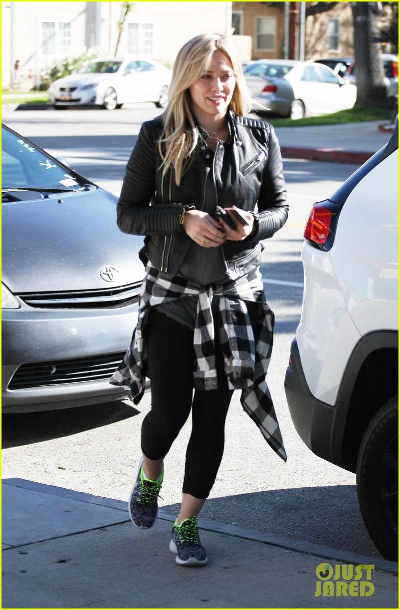 Hilary Duff Shows Self-Discipline By Burning Off Christmas Calories ...